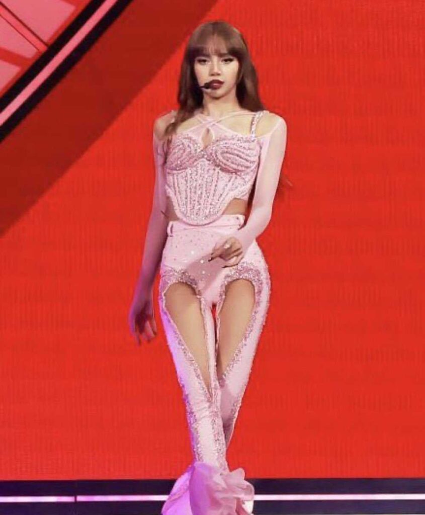 الكوريين يفتقدون بلاك بينك بعد أداء لي سيرافيم في كوتشيلا - آراكيبوب | ‎arakpop