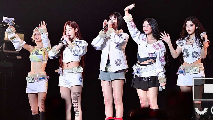 فرقة نيوجينز NJZ تتعرض للسخرية بعد مزامنة الشفاه بمهرجان ComplexCon - آراكيبوب | ‎arakpop